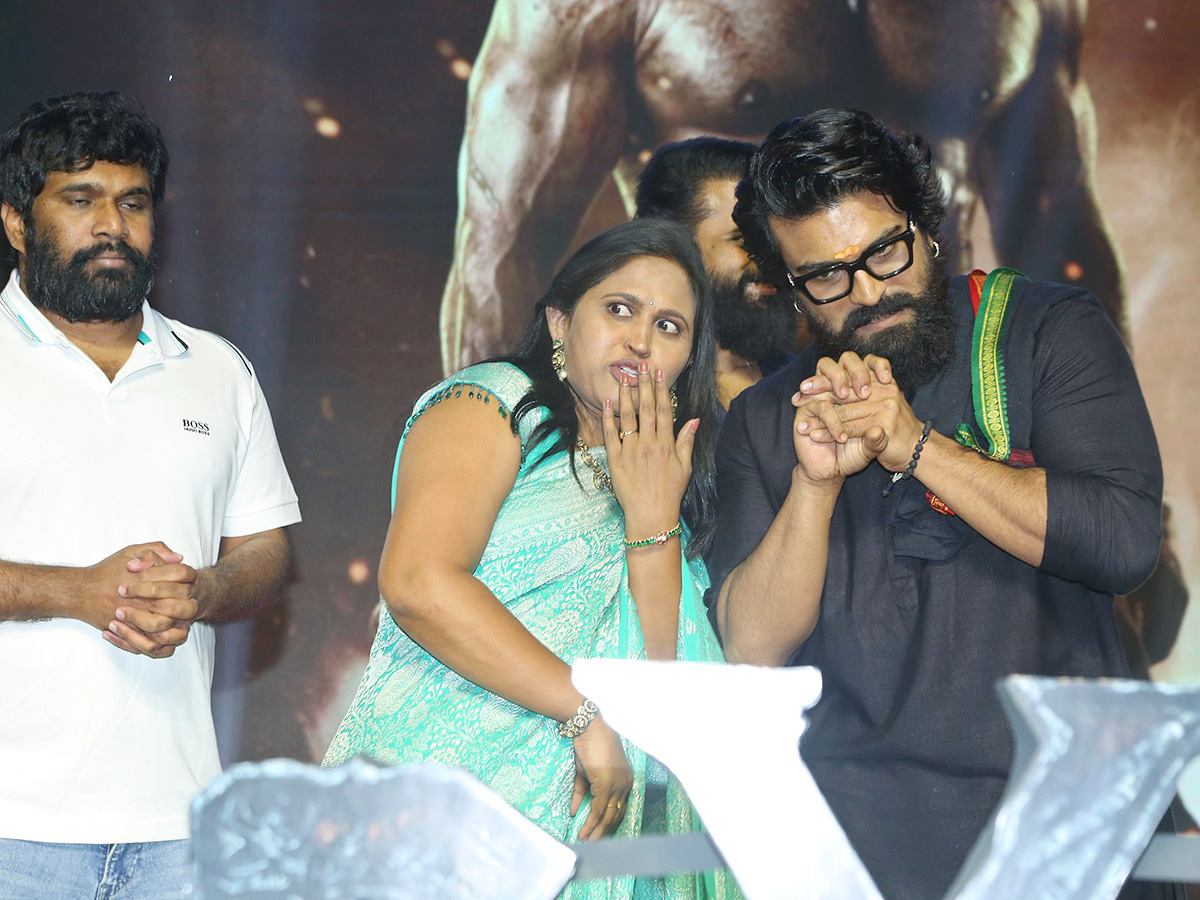 ‘సంబరాల ఏటిగట్టు’ మూవీ టైటిల్‌ ఈవెంట్‌లో రామ్ చరణ్ (ఫొటోలు) | Ram Charan Releases Sai Tej SDT18 ...